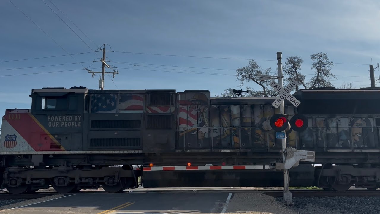 UP 5544 Manifest w/ UP 1111 Powered by Our People North - E. Jahant Rd ...