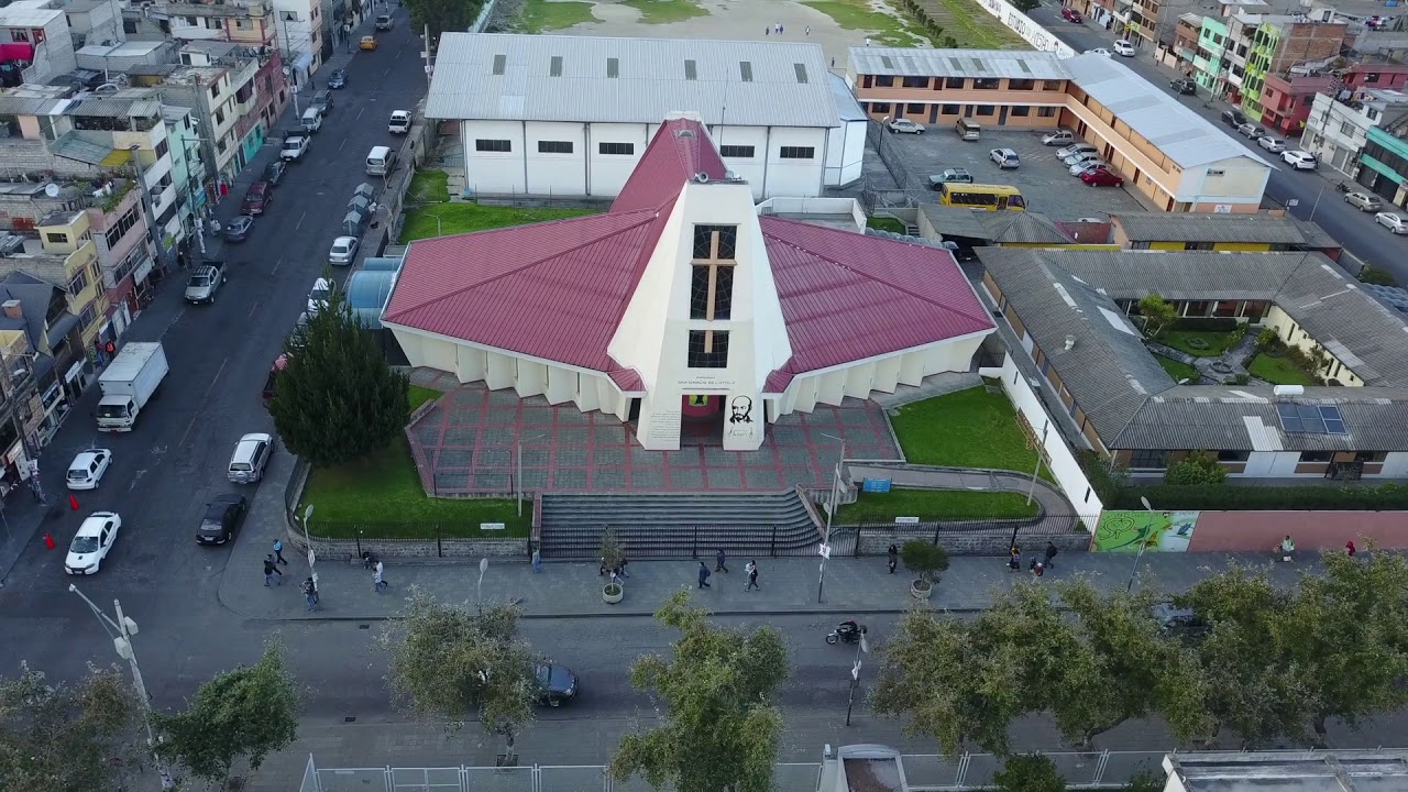 SOLANDA VISTO DESDE UN DRONE, SUR DE QUITO - YouTube
