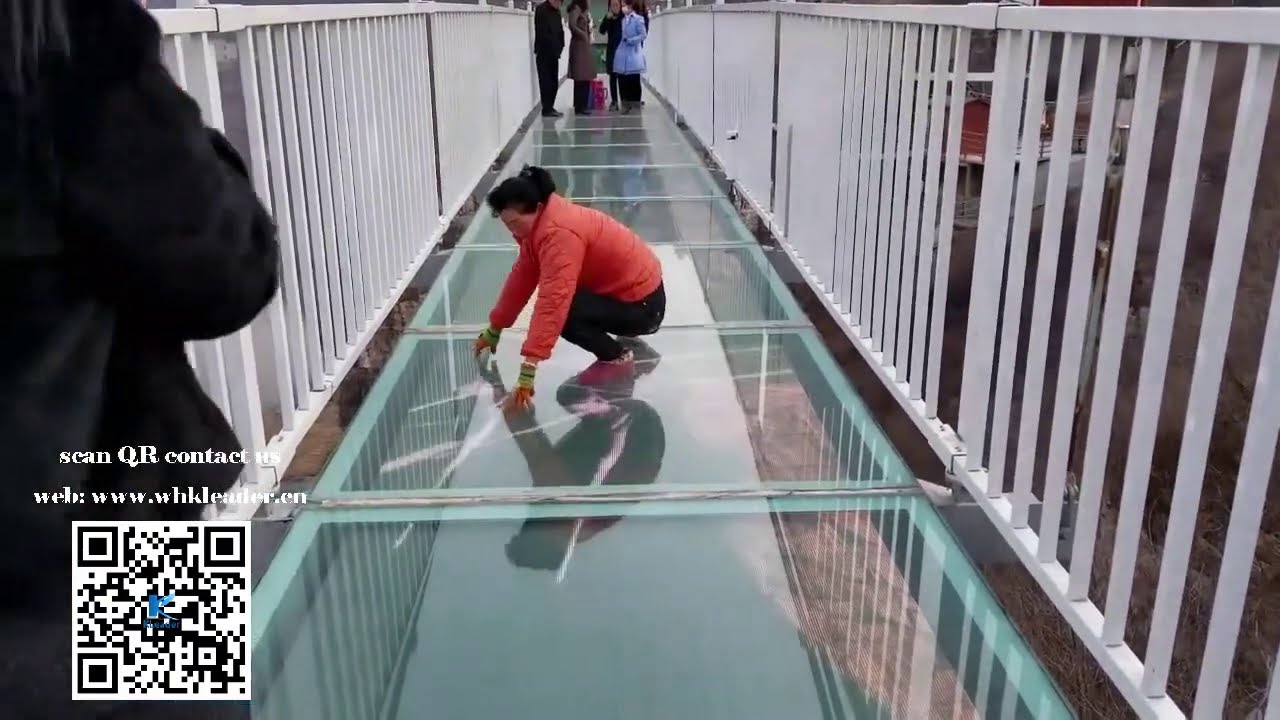 3D LED Screen Makes Glass Bridge Look Like it's Disappearing - YouTube