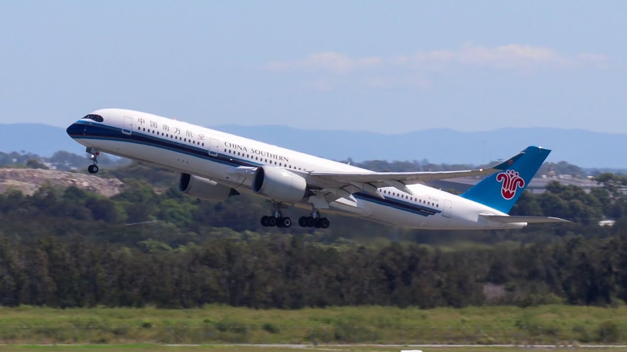 20 MINUTES of WILD Heat Haze Plane Spotting at Brisbane Airport - YouTube