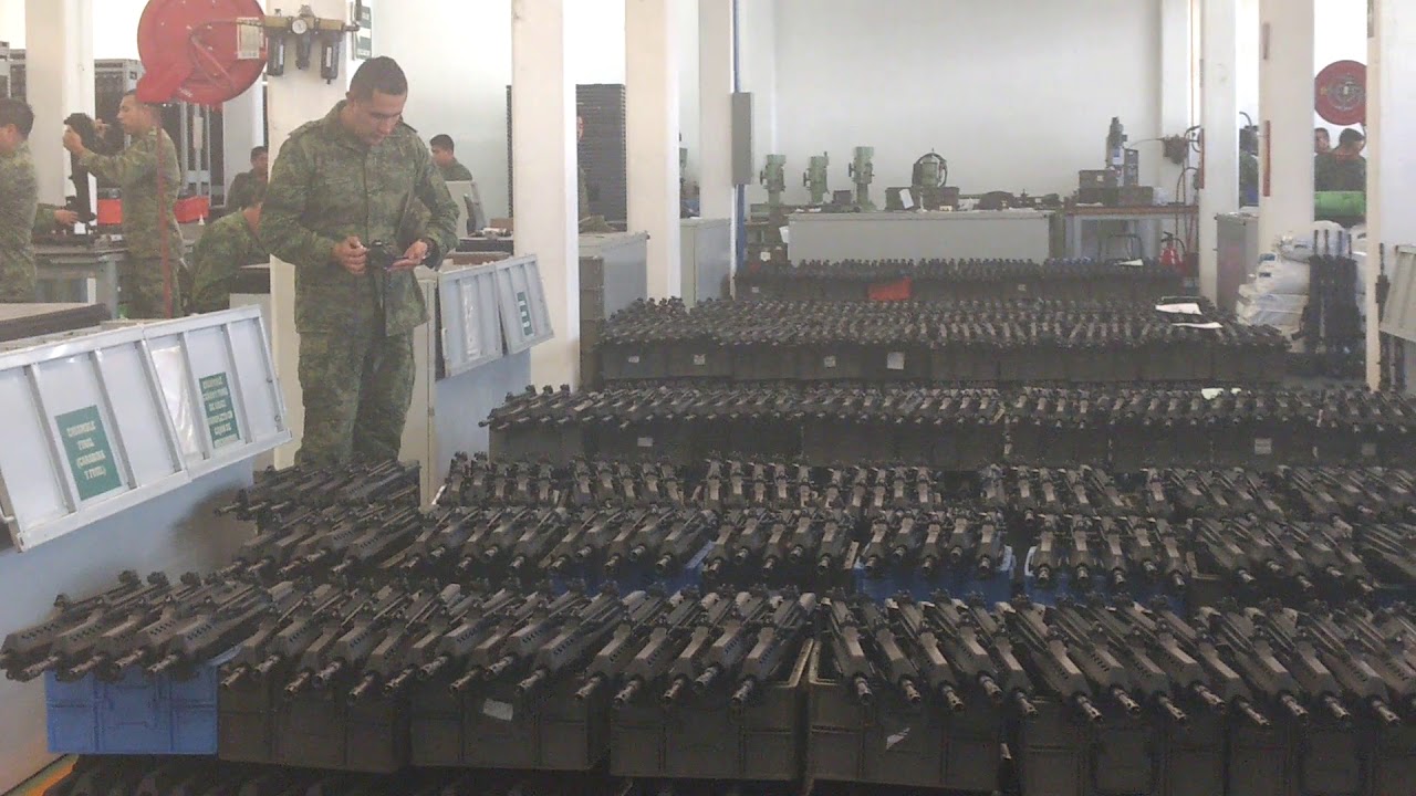 Fusil FX-05 la “Serpiente de Fuego” del Ejército - YouTube