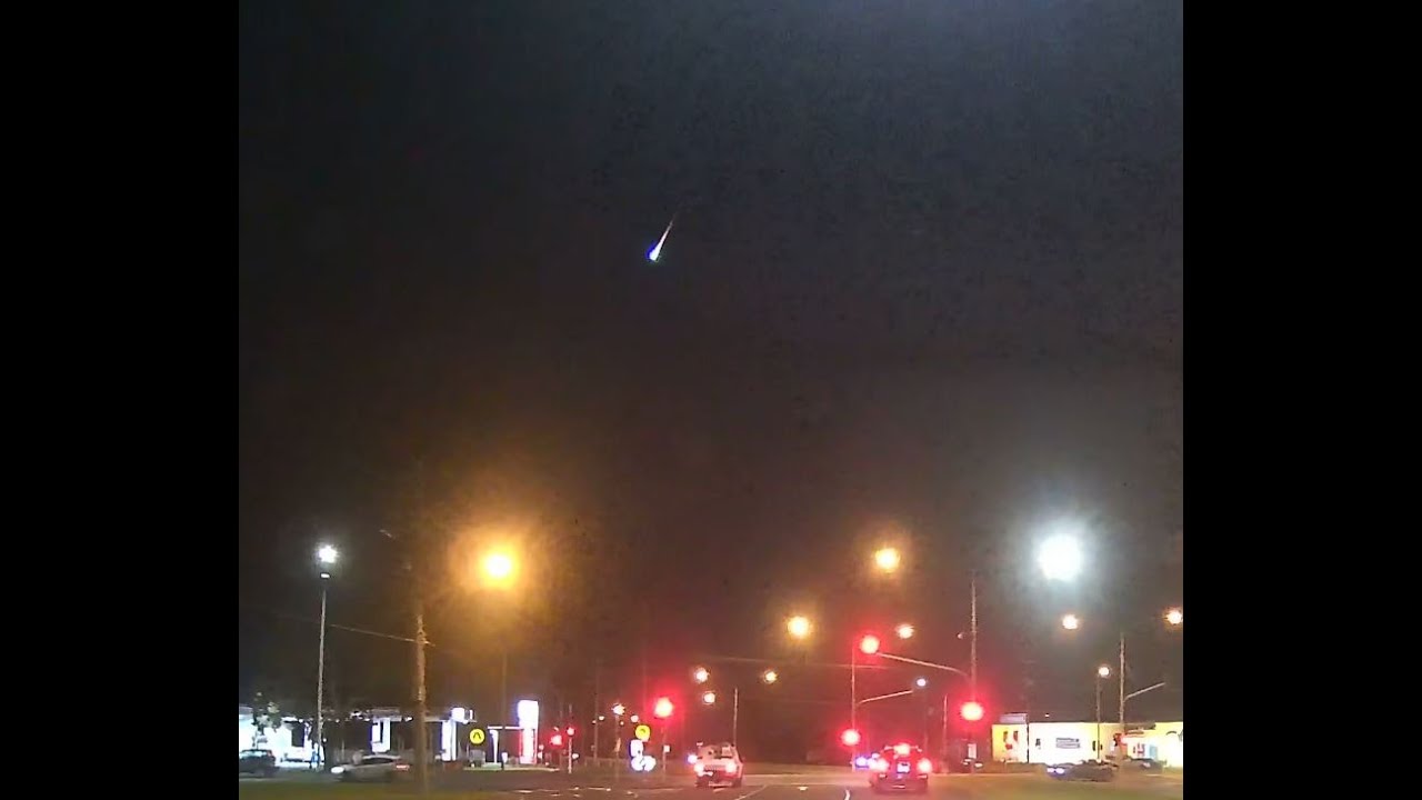 Melbourne Meteor 7.33pm 10th August 2025 - YouTube