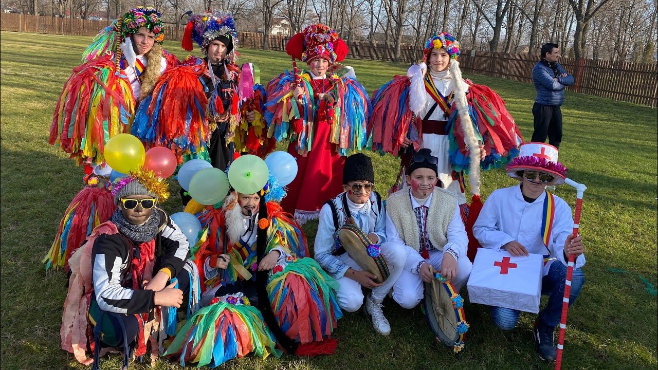 Traditii pentru Anul Nou 2022-2023 |Capra lui Andrei|Clasa a VII-a ...