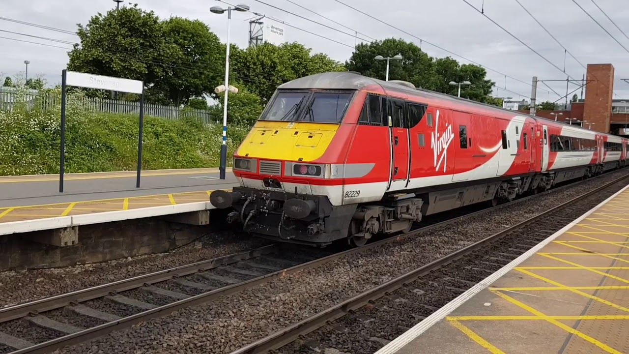 Trains at Stevenage featuring D9009, 90s and much much more - YouTube