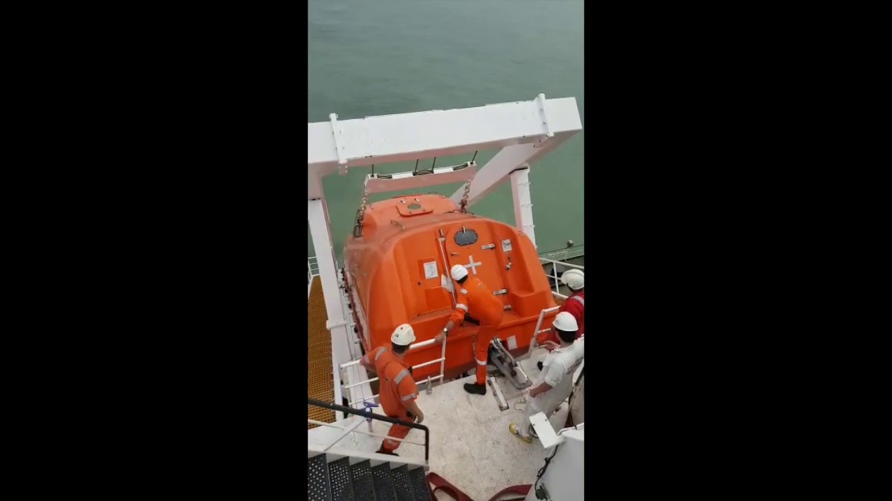 Freefall Lifeboat Simulated Launching - YouTube