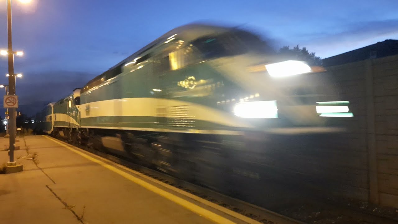 Double! GO Train MP40 656 & 606 Equipment move express at Clarkson GO ...