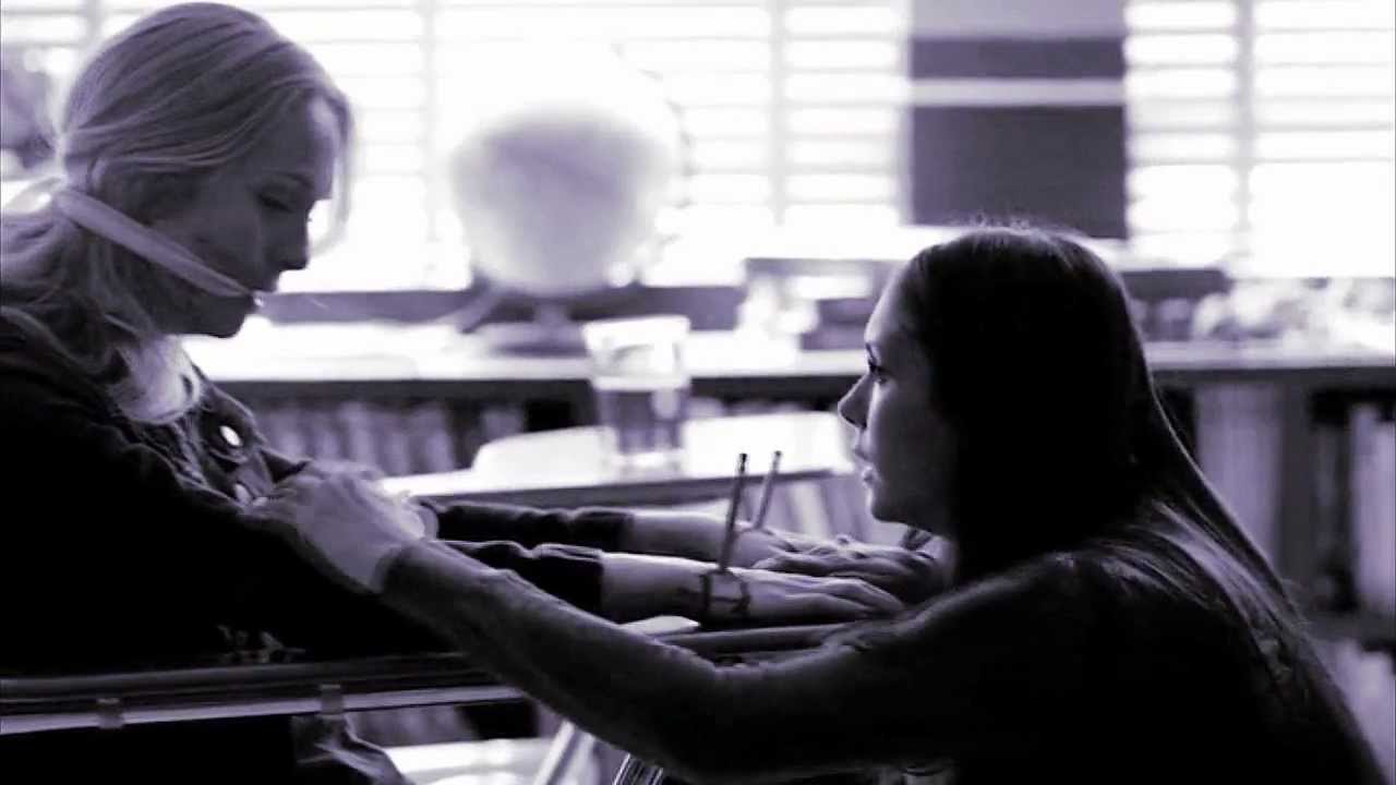 soldier { caroline & elena } 4x02 spoilers - YouTube