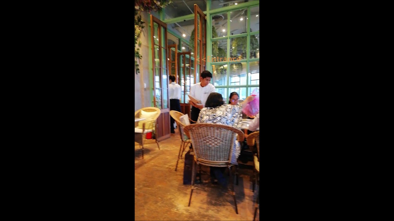 Audrey Cafe des Fleur, EmQuartier/Apr2018 - YouTube