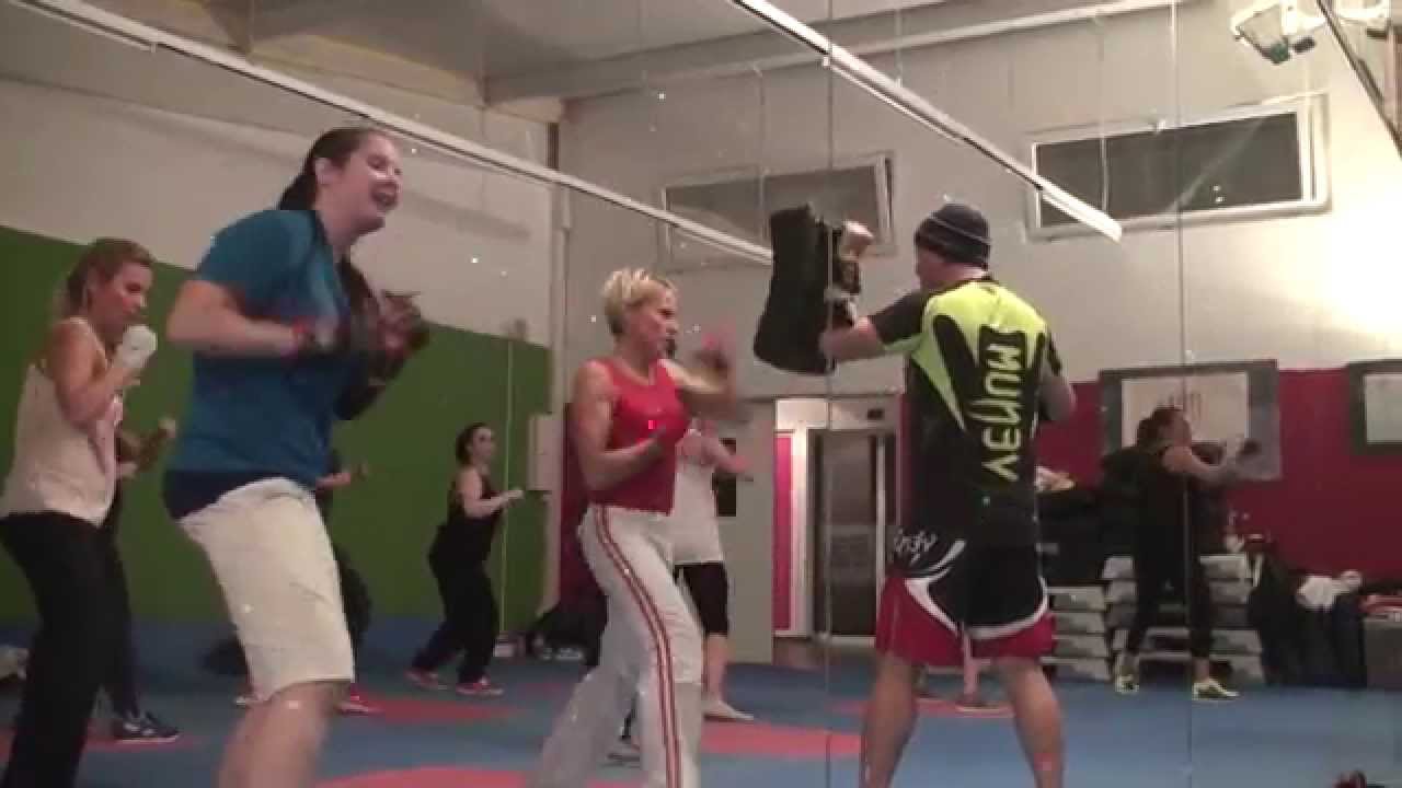 Ladies Woman Fitness - Body Combat - YouTube