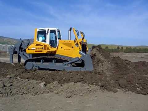 Liebherr PR 744 Litronic Bulldozer - YouTube