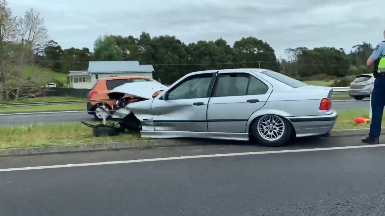 Teenager crashed BMW E36 during illegal drag racing? - YouTube