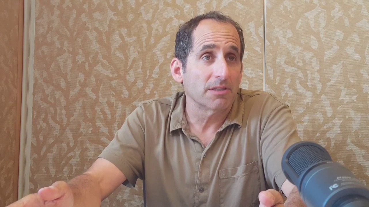 SDCC 2017: Colony - Peter Jacobson (Proxy Snyder) - YouTube