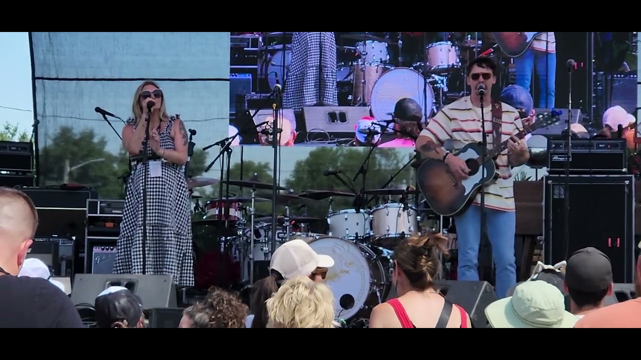 Issac Rudd & Christine Kindred "Soak Up The Sun" Sheryl Crow Cover ...