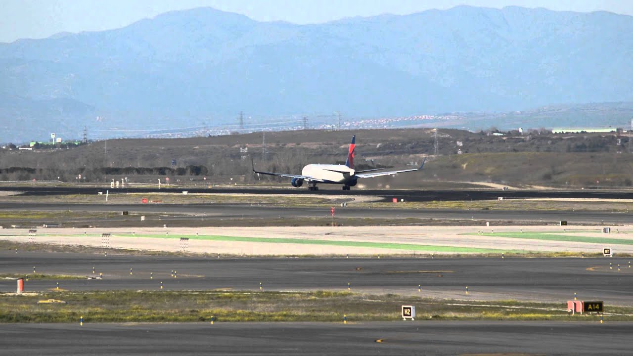 Delta Boeing 767-332 Take off - Madrid Barajas LEMD - YouTube