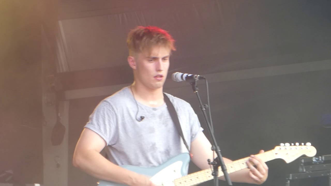 Sam Fender - Play God (Standon Calling 2018) - YouTube