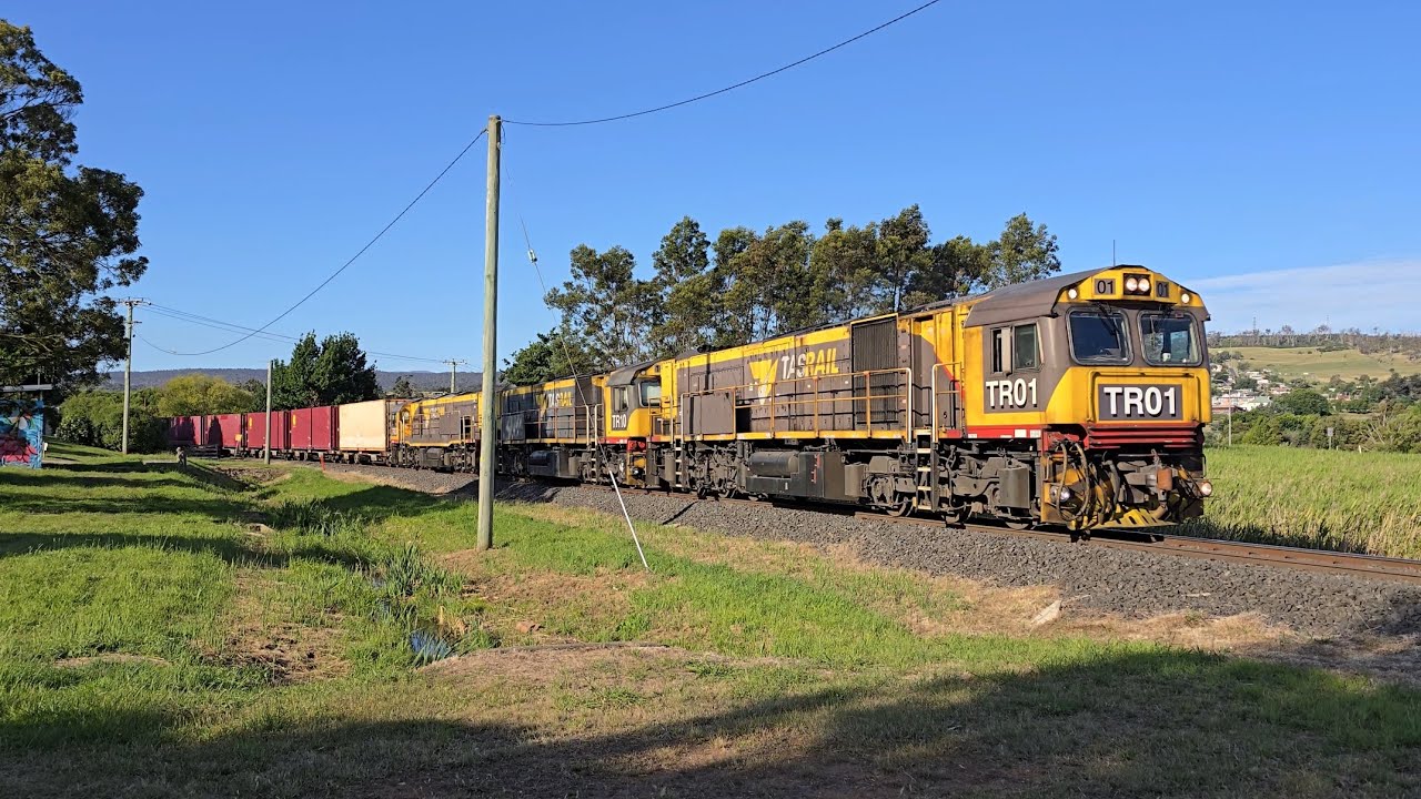 TasRail TR01 TR10 TR03 #33 train crossing Johnston Road - YouTube