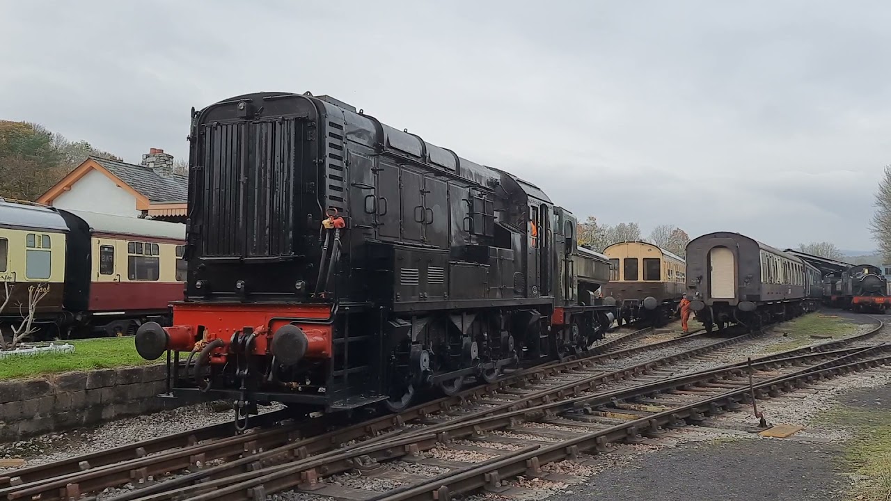 Class 09 D3721/09010 at Buckfastleigh shunting stock with GWR Pannier ...