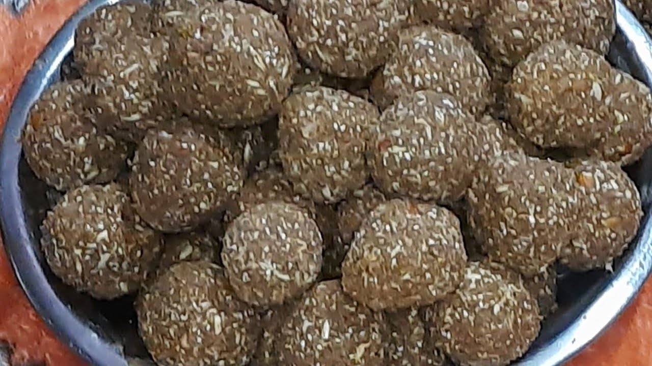 Delicious and Healthy Aate Gud Ke Dry Fruits Wale Laddu Recipe | Aata ...