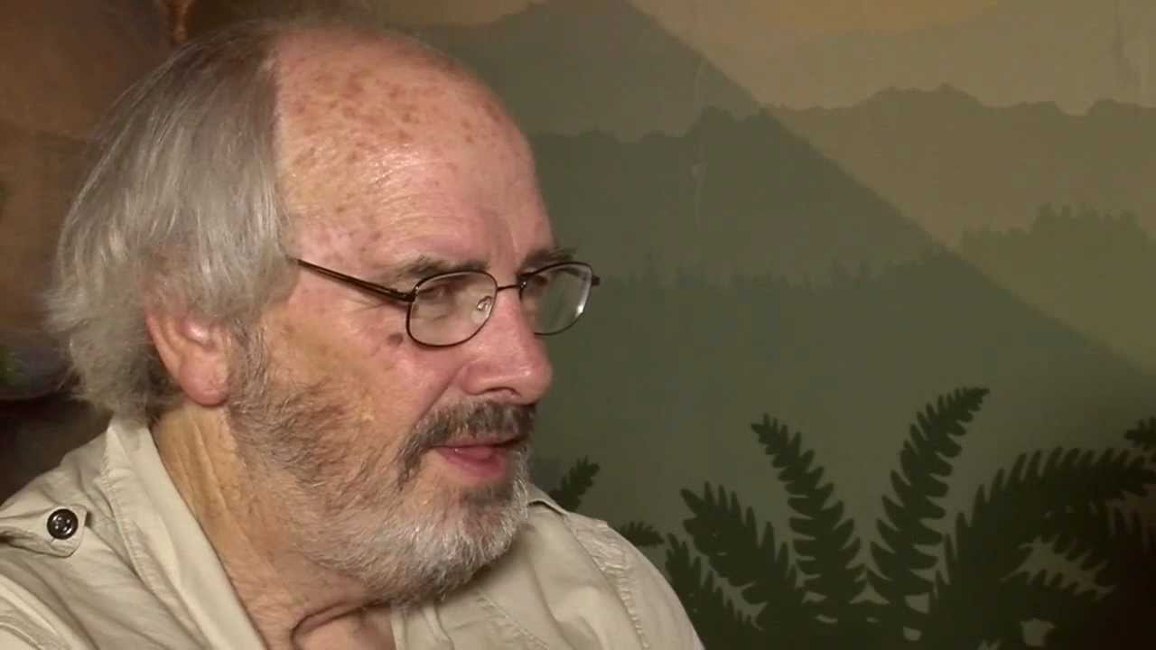Interview with Jack Horner - Re-creating a dinosaur - Part 1 - YouTube