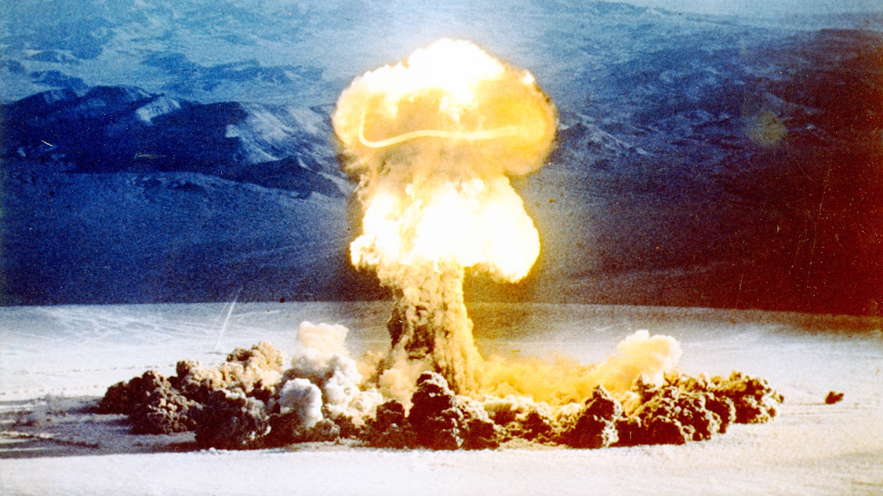Atombomben über Nevada - N24 Doku - YouTube