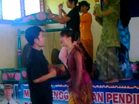 guru nakal maen sama murid 11052011004.mp4