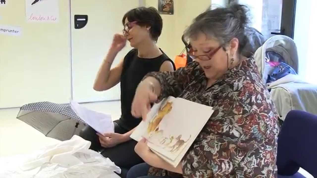 lecture de contes pour enfants à la bibliothèque - YouTube