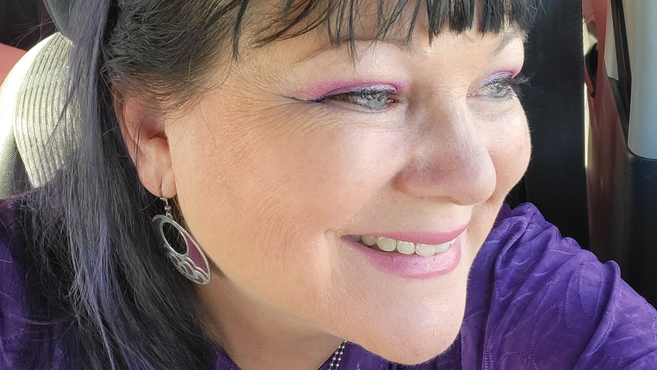 It's Fri-yay and time for a collective reading 📚 - YouTube