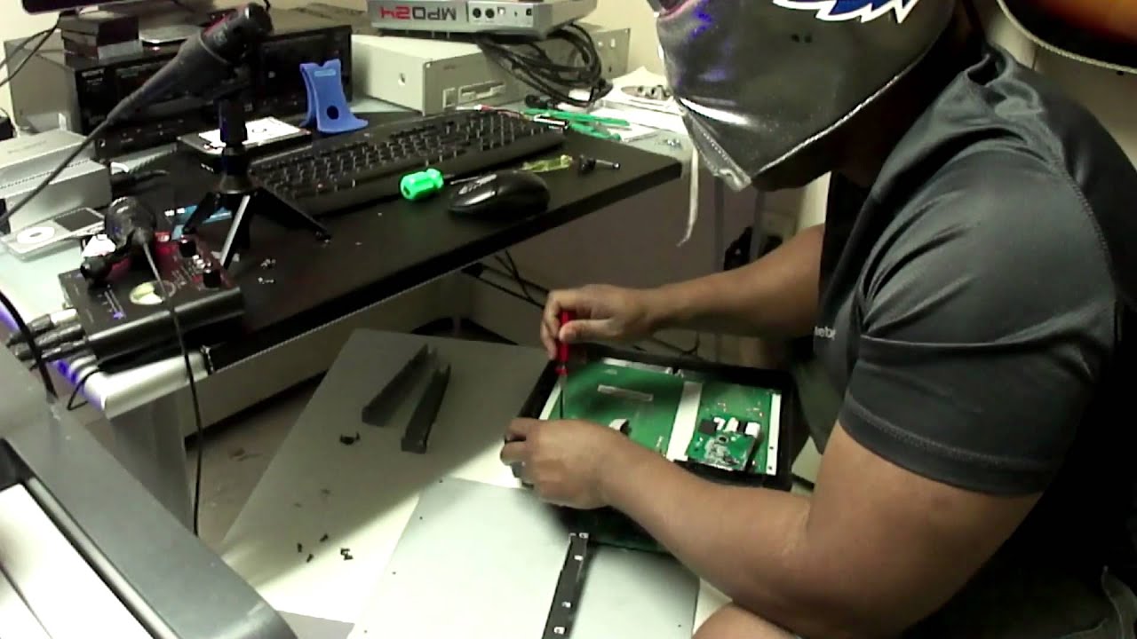 Fixing a Bad LCD on an MPD26 - Part 1 - YouTube