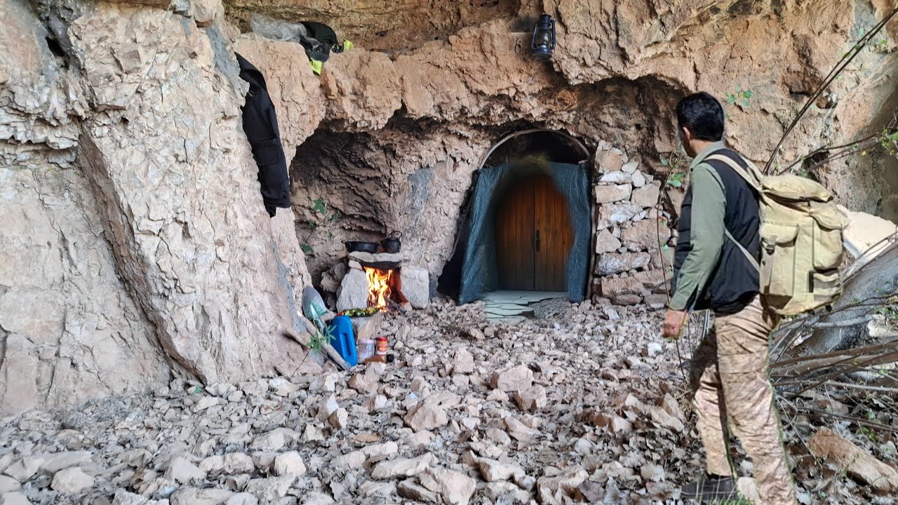 A terrifying ancient cave and its dark corridors. An ancient refuge ...