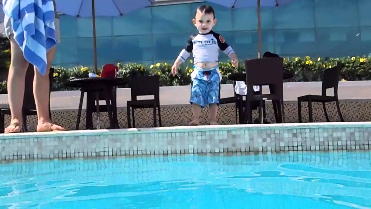 CLAVADO DE UN BEBE - YouTube