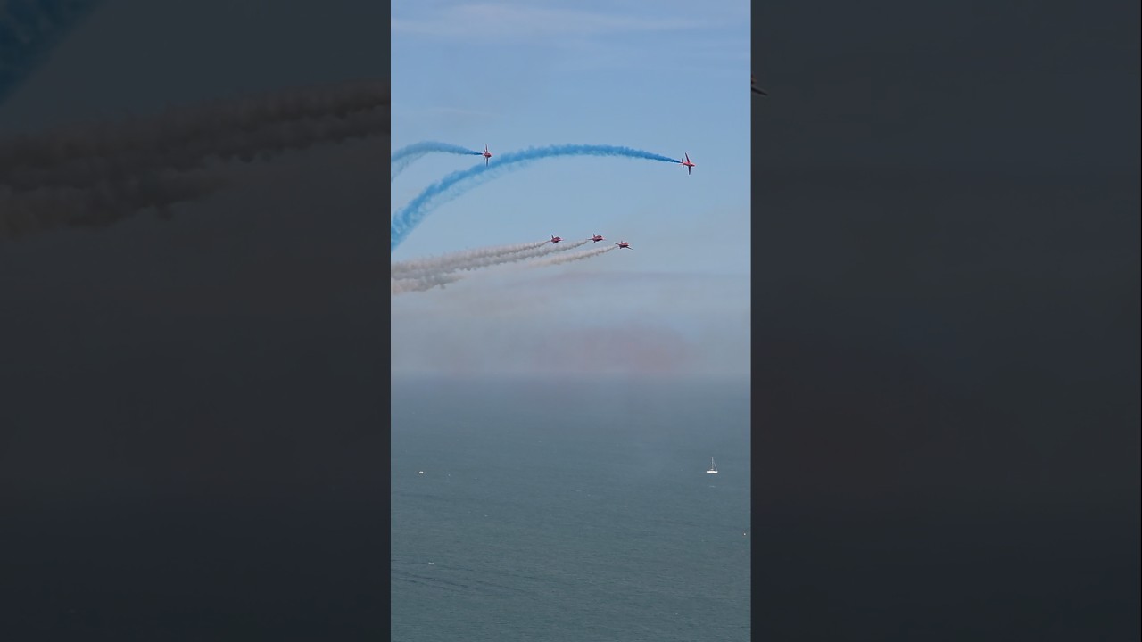 Red Arrows display over Beachy Head #redarrows #airbourne #raf #airshow ...
