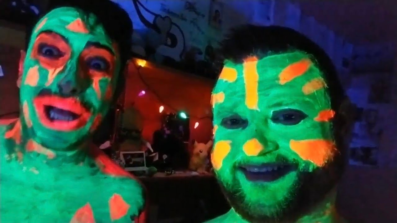 Body Painting with Boneclinks 🔴 Burger Planet LIVE Daily Vlog - YouTube