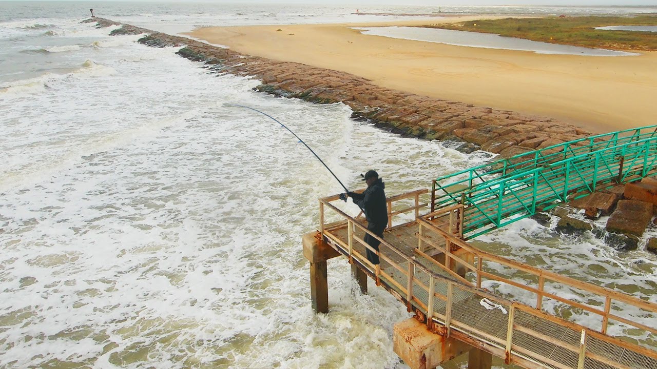 Winter Pier Fishing for Drum - YouTube