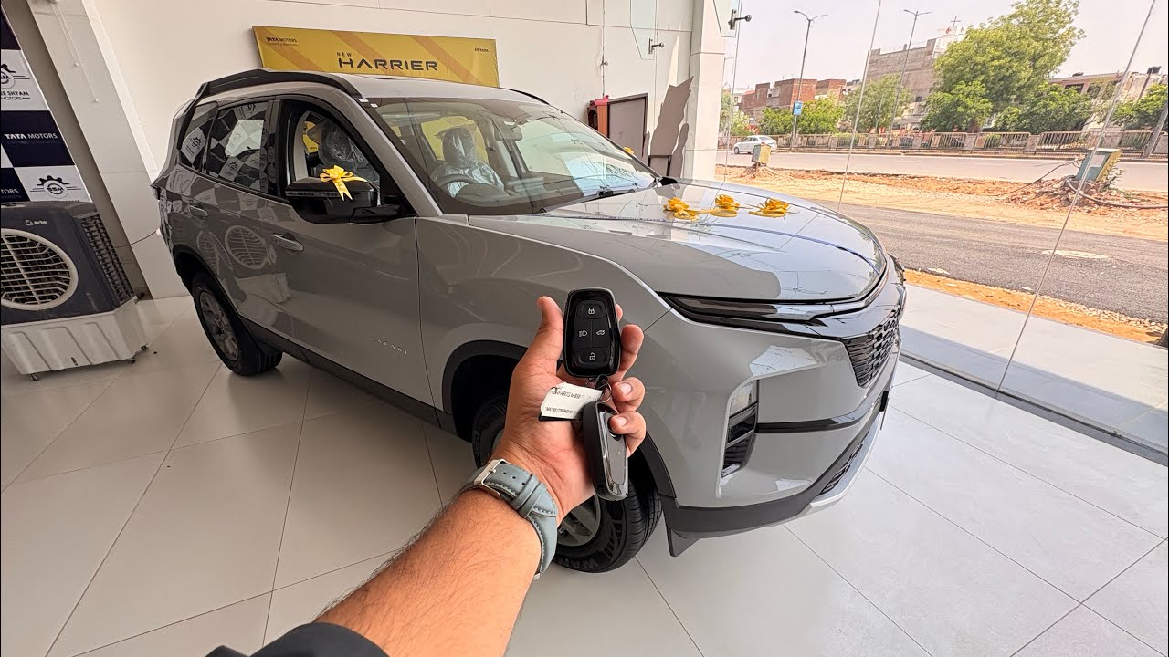 All New 2025 Tata Safari Pure Plus S Facelift Variant Walkaround ...