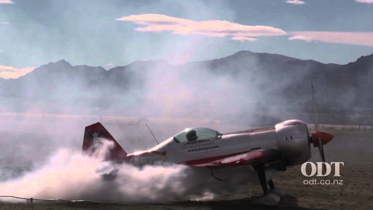 Warbirds Over Wanaka International Air show Sunday - YouTube