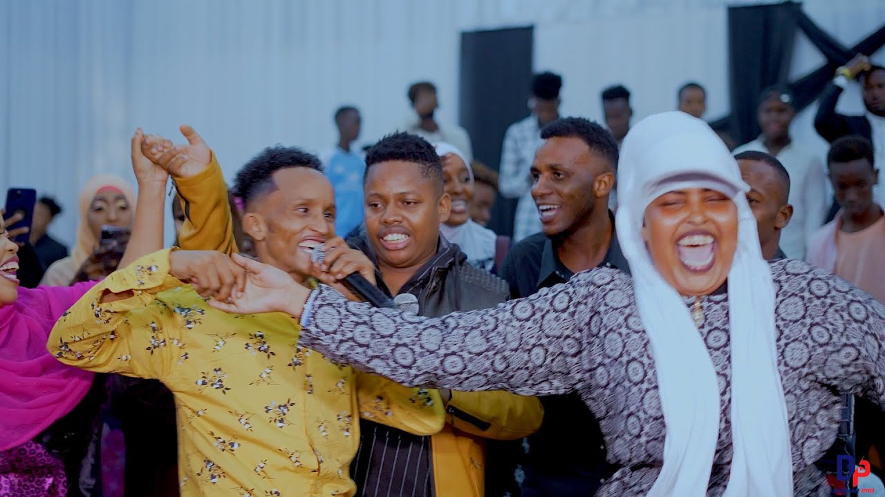 SOCDAAL FT CATOOSH OO DHEEL CAJIBA KA SAMEY AROOSKA AWEES BAAFOW - YouTube