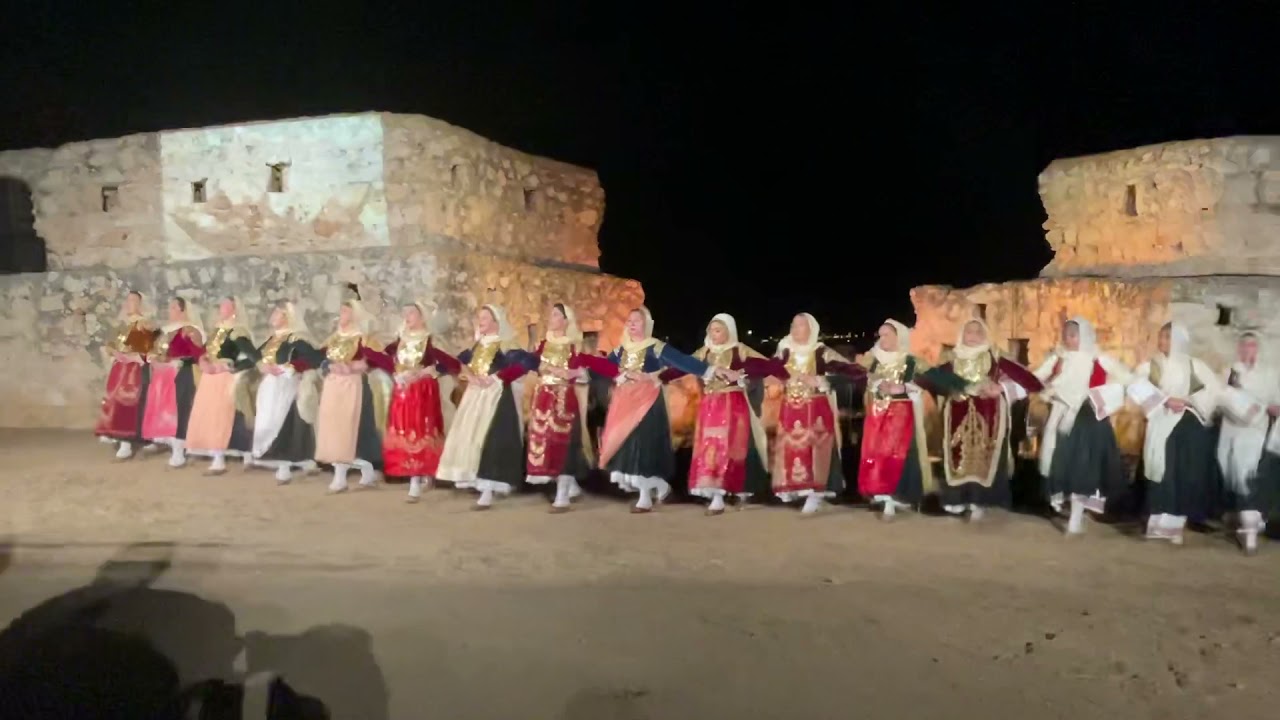 Χορος της Τρατας στην Αγία Τριαδα - YouTube