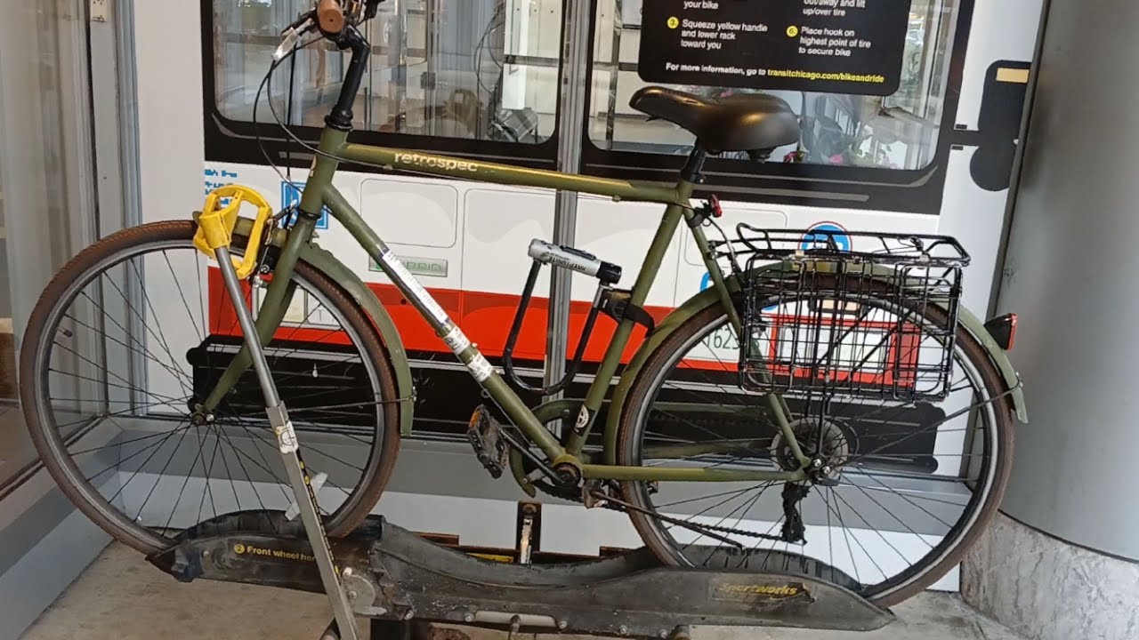 How to Load a Bike on a City Bus (CTA/Chicago) - YouTube