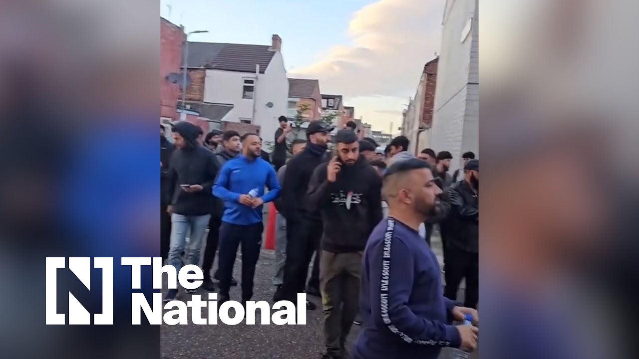 UK riots: Middlesbrough residents protect Jamia Masjid Al Madina - YouTube