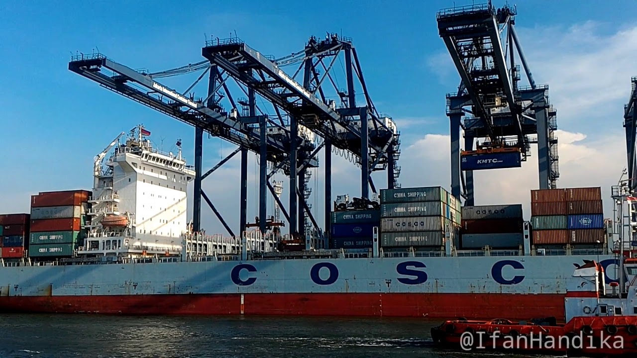 Container Ships COSCO WELLINGTON in Jakarta International Container ...