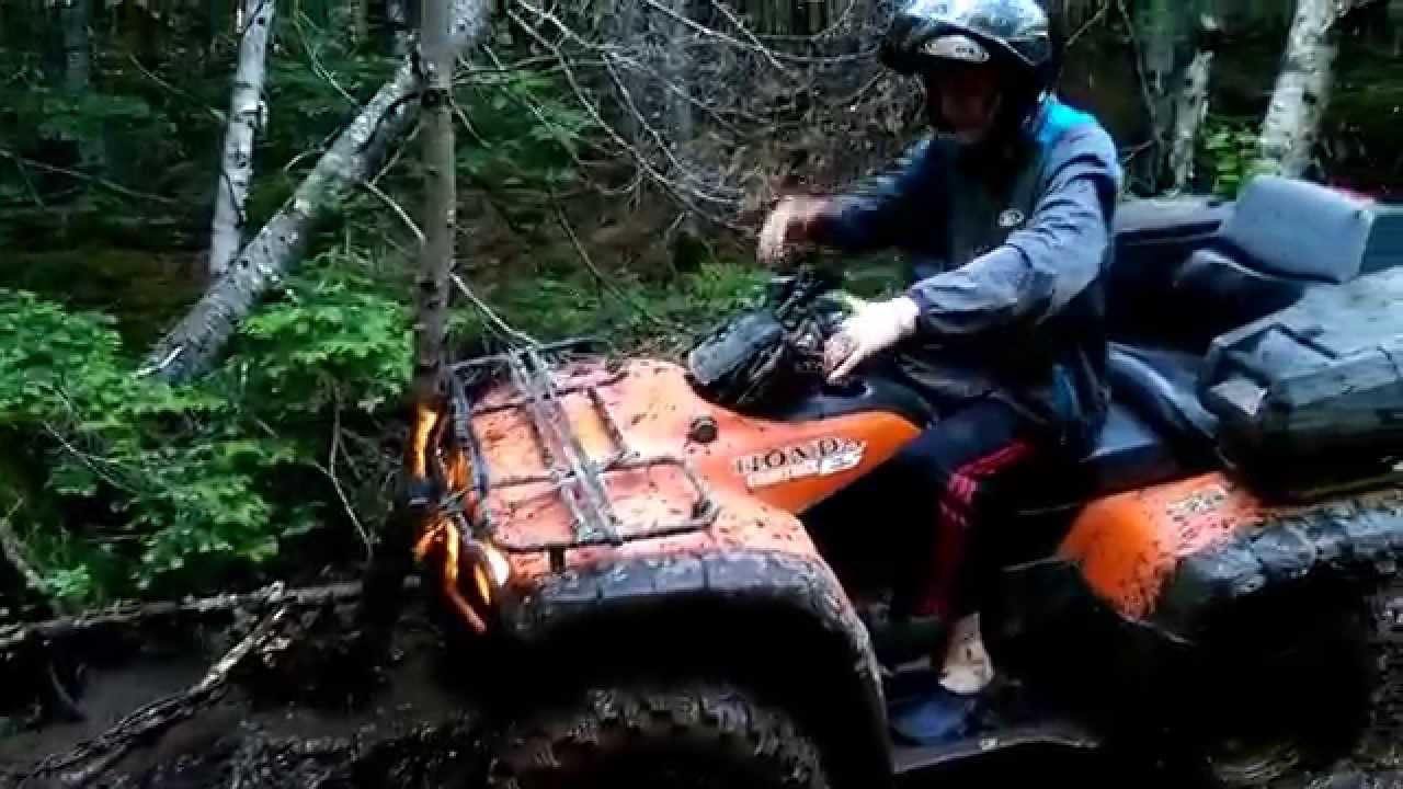 mudding in a 2002 honda fourtrax 350 - YouTube