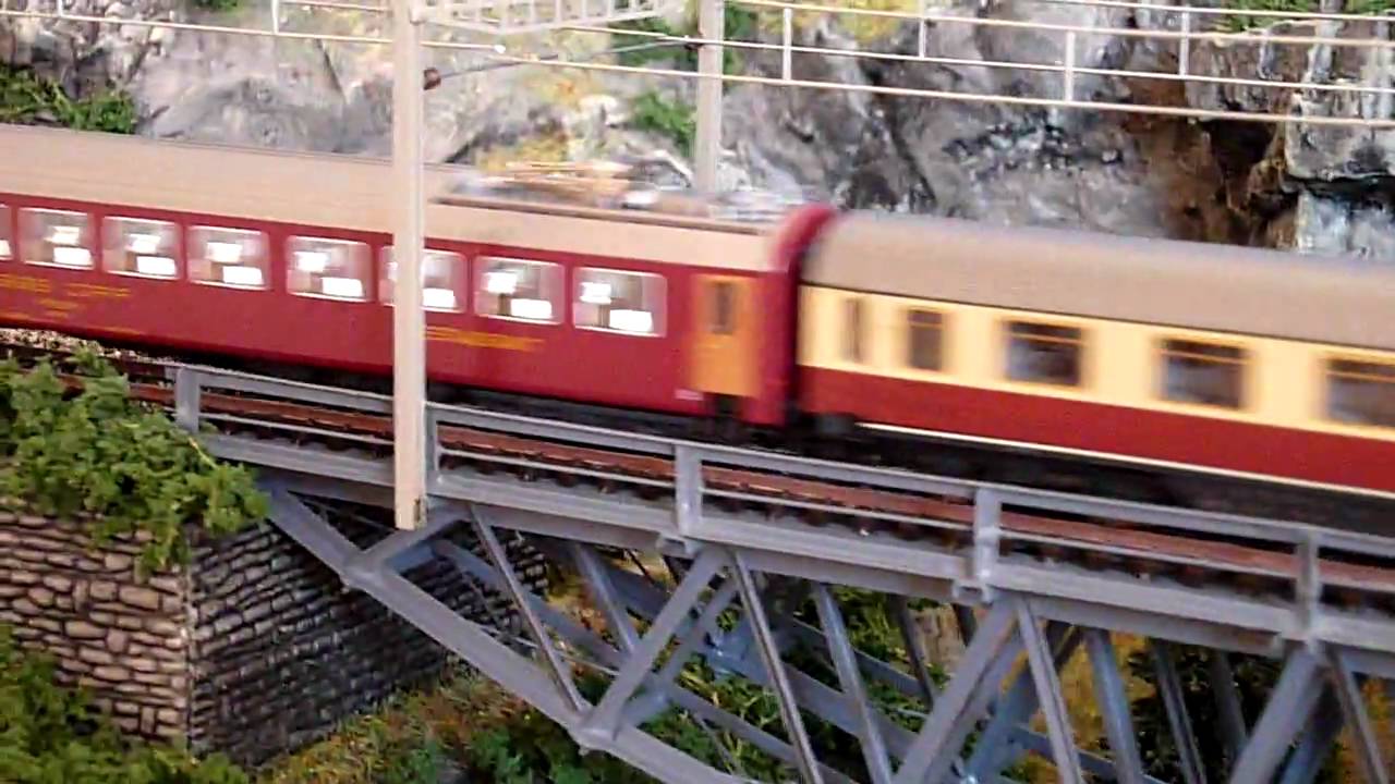 Re 4/4 I mit TEE Bavaria und Re 4/4 mit EW I/II, BLS - YouTube