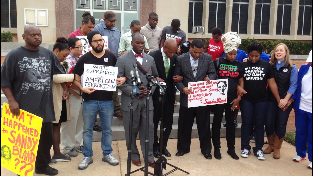 Sandra Bland's family holds news conference - YouTube