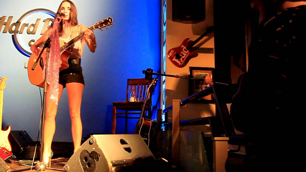 Ana Free sings Turn Your Lights Down Low - Hard Rock - YouTube
