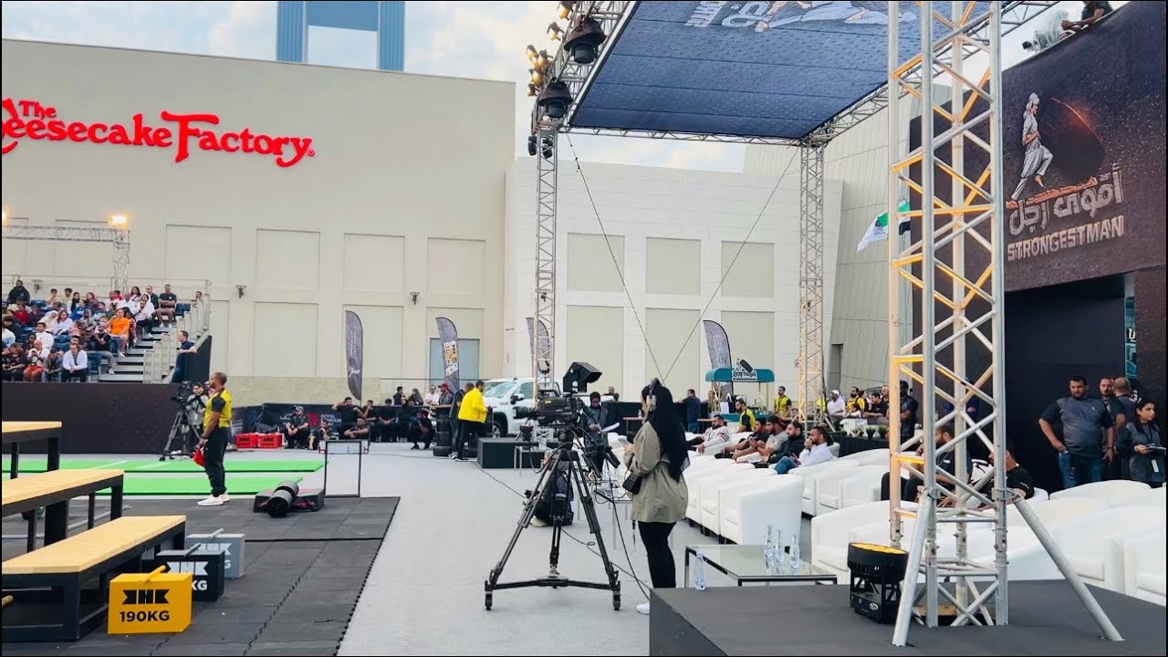 The Bahrain Strongest Man competition | Deadlift Challenge: Deadlifting ...