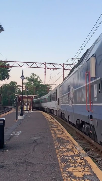 NJT 6659 passing Maplewood,NJ with NJT 4502 (Armed Forces) with a beautiful K5LLA horn - YouTube
