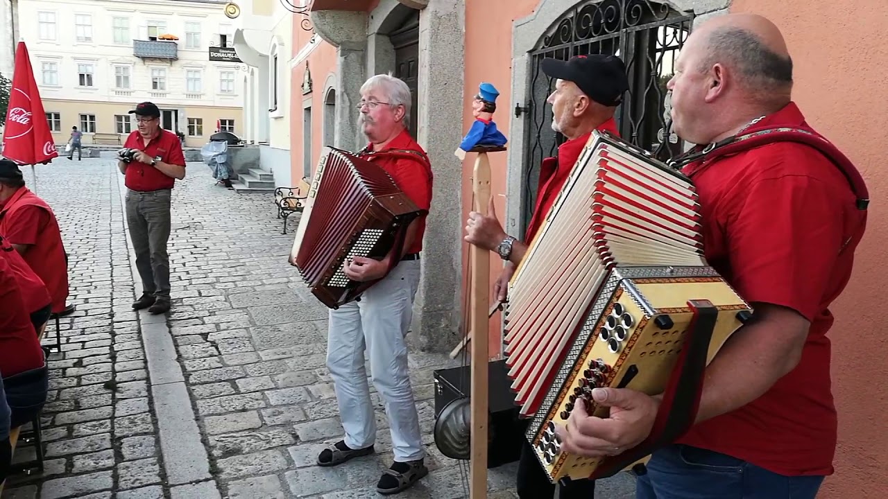 Mopedclub Neustift im Mühlkreis besucht Donaumarkt Mauthausen - YouTube