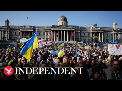 Thousands gather in London for Ukraine solidarity march - YouTube