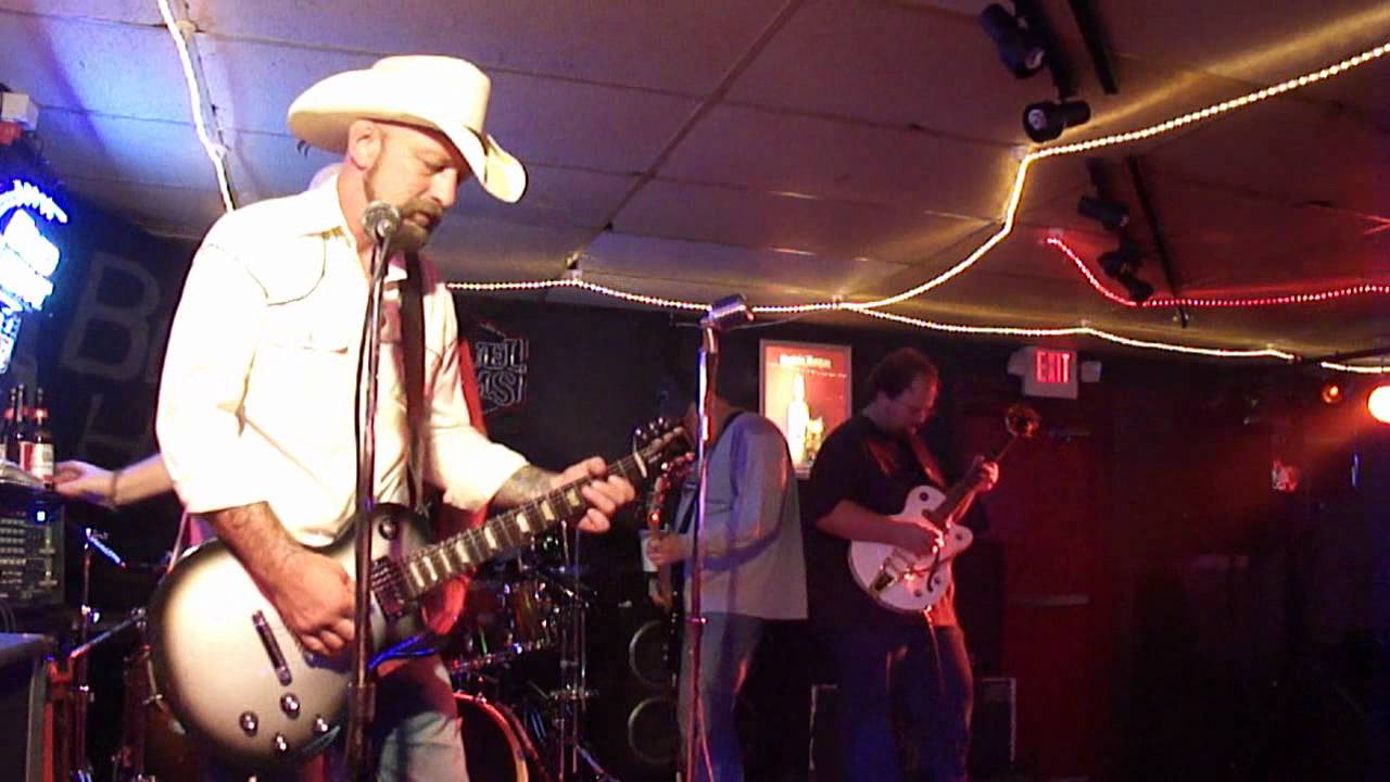 BUFFALO HEAD w/ Johnny Salami on vocals covering 11 Months & 29 Days ...