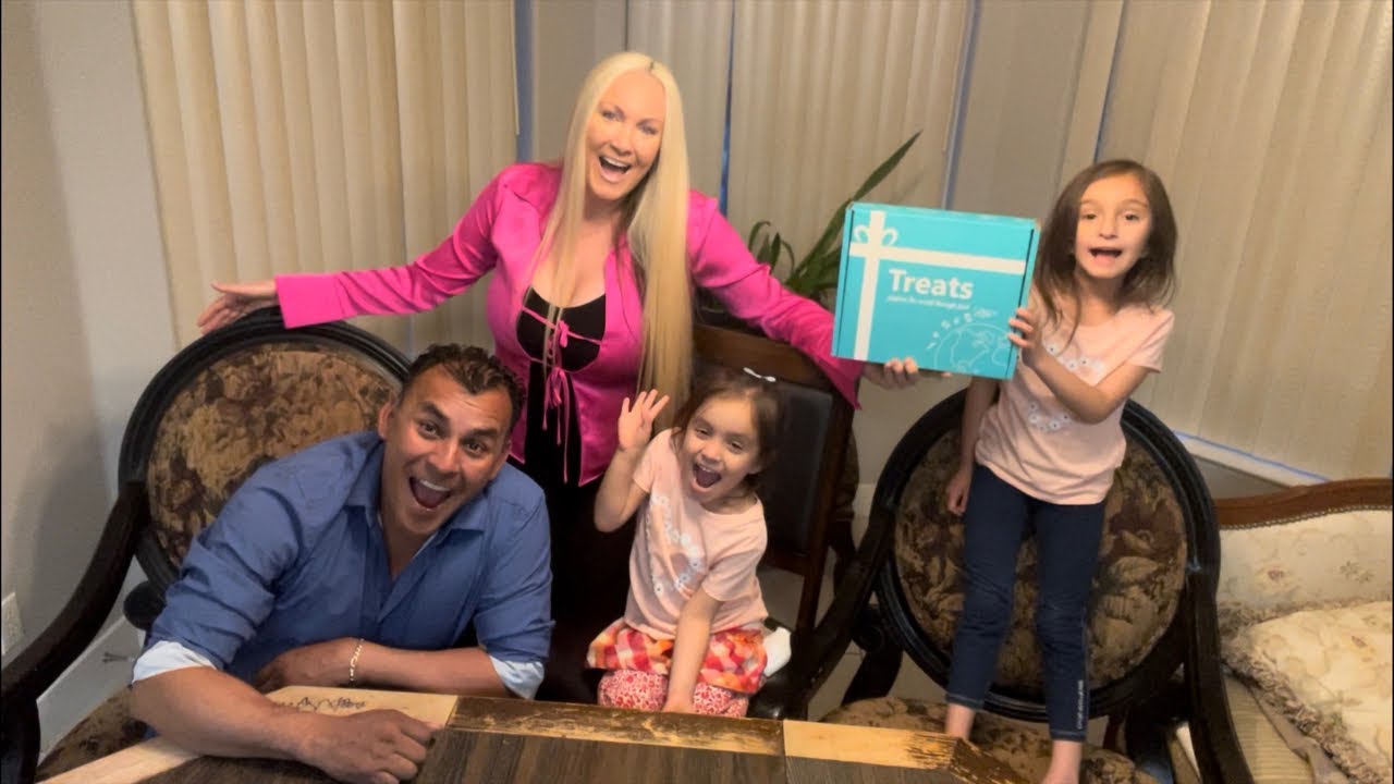 The Famous Mommy Family Snack Challenge 3 #trytreats - YouTube